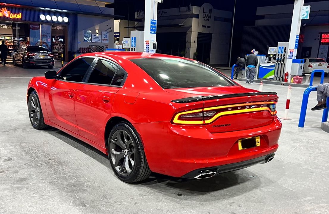 2017 DODGE CHARGER SXT - Sooq Cars