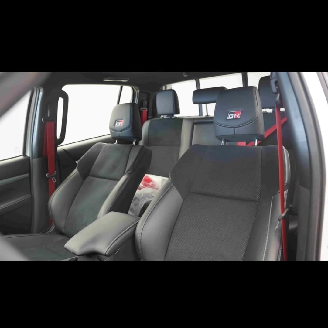 2025 TOYOTA HILUX GR - Sooq Cars