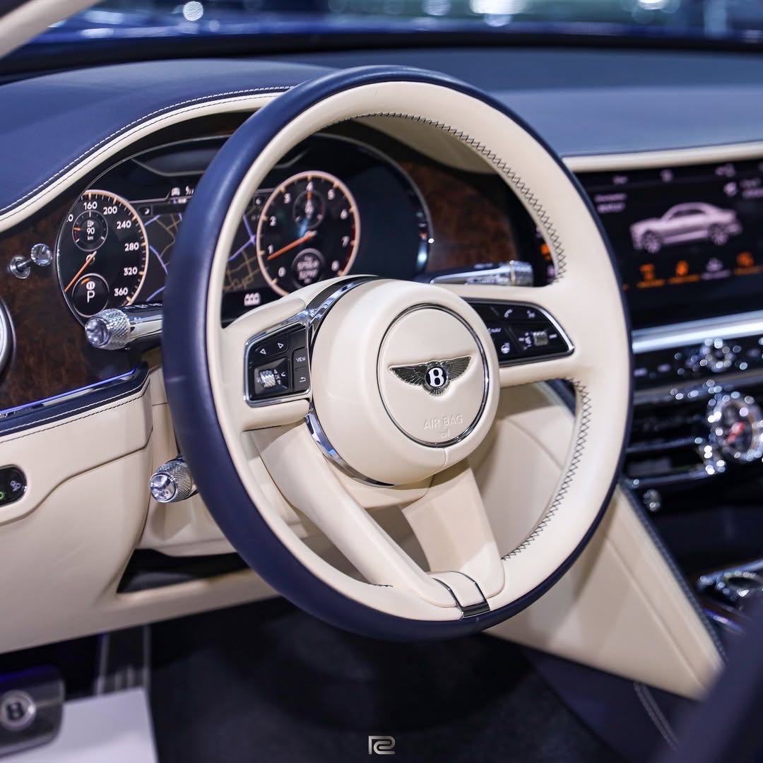 2024 BENTLEY FLYING SPUR - Sooq Cars