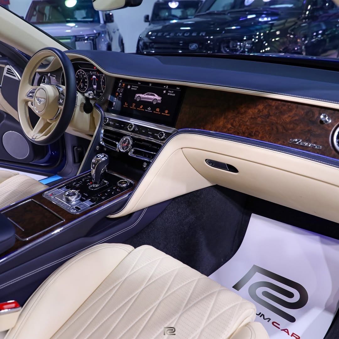 2024 BENTLEY FLYING SPUR - Sooq Cars