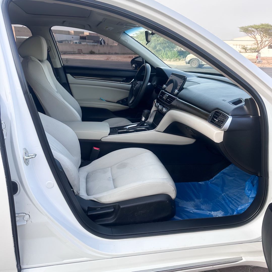 2018 HONDA ACCORD EX - Sooq Cars
