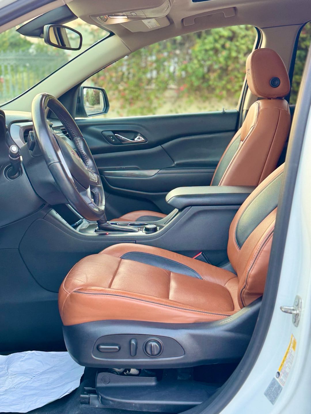 2017 GMC ACADIA - Sooq Cars