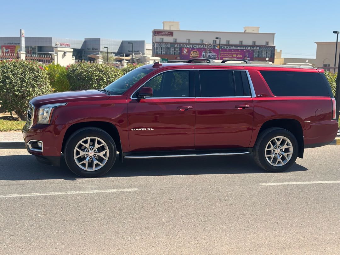 2017 GMC YUKON SLT - Sooq Cars