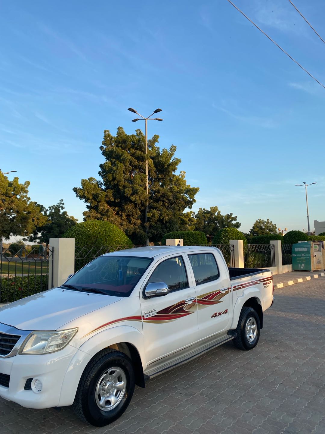2013 TOYOTA HILUX - Sooq Cars