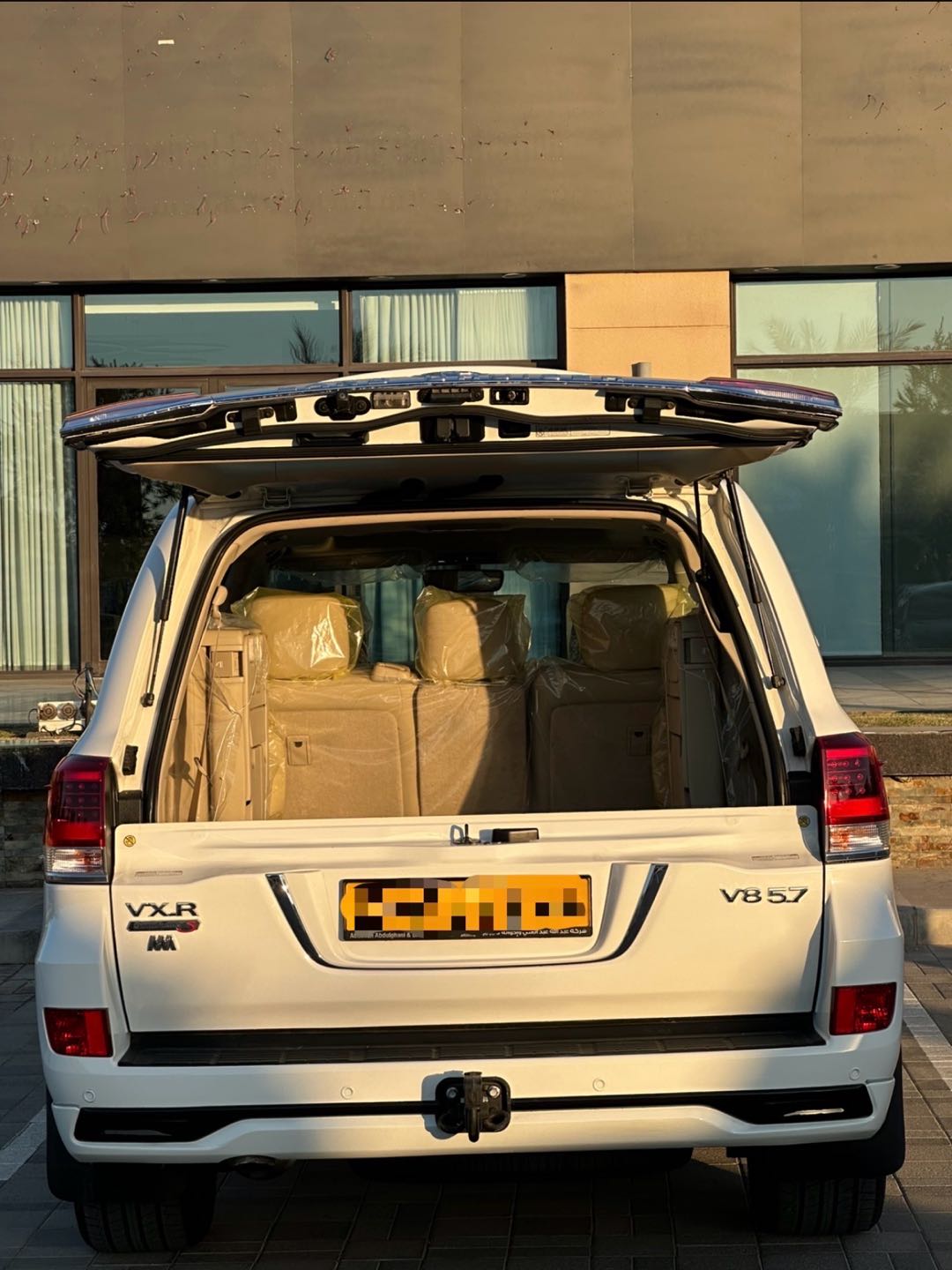 2018 TOYOTA LAND CRUISER VX.R - Sooq Cars