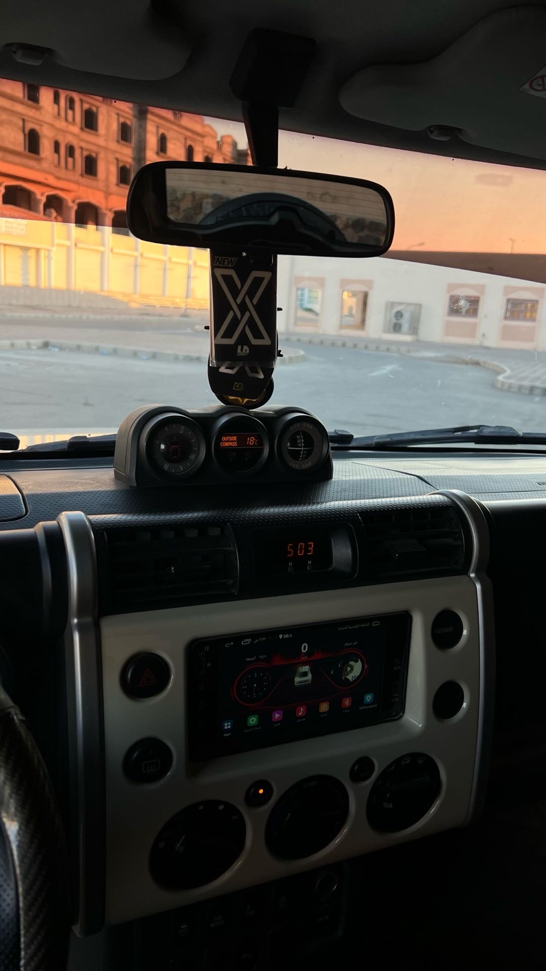 2008 TOYOTA FJ CRUISER - Sooq Cars