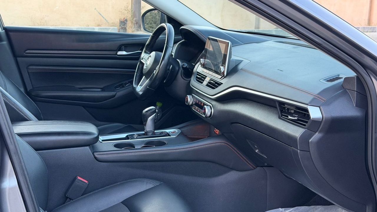 2019 NISSAN ALTIMA SR - Sooq Cars