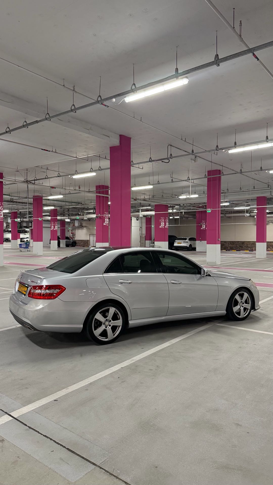 2011 MERCEDES E Class 350 - Sooq Cars