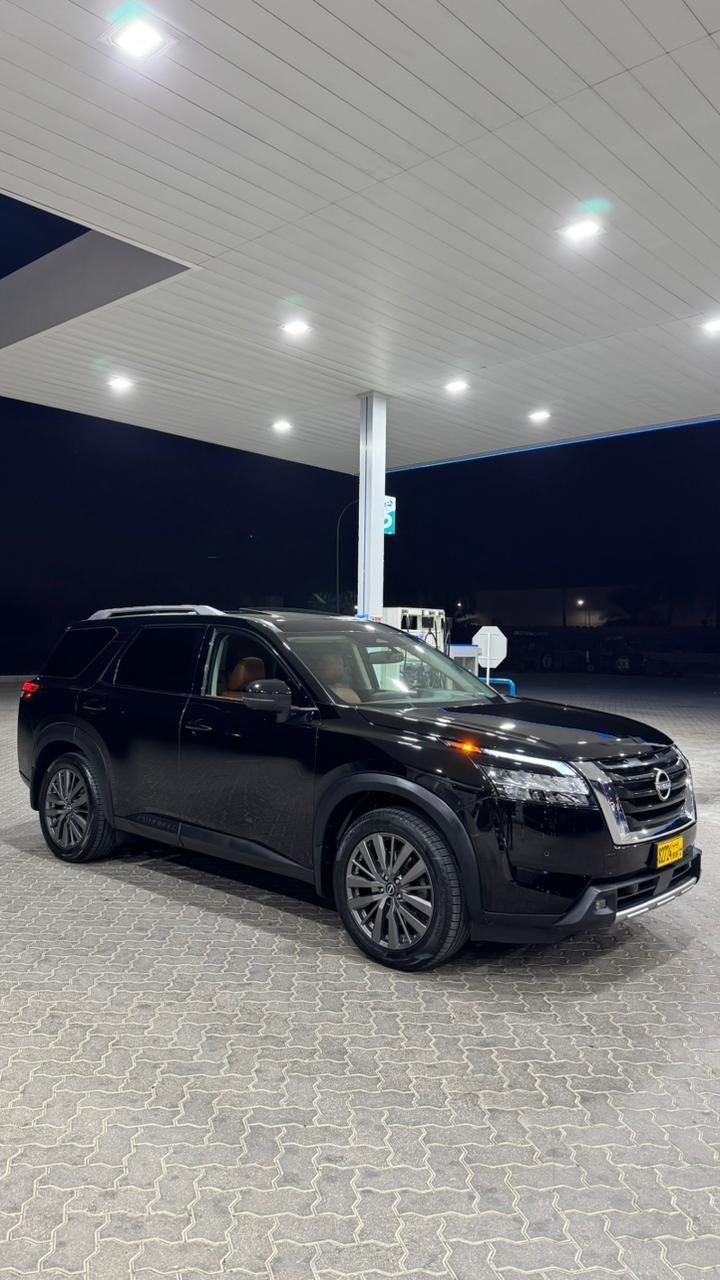 2022 NISSAN PATHFINDER SL - Sooq Cars