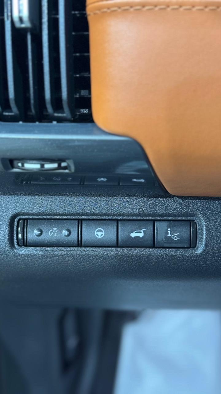 2022 NISSAN PATHFINDER SL - Sooq Cars