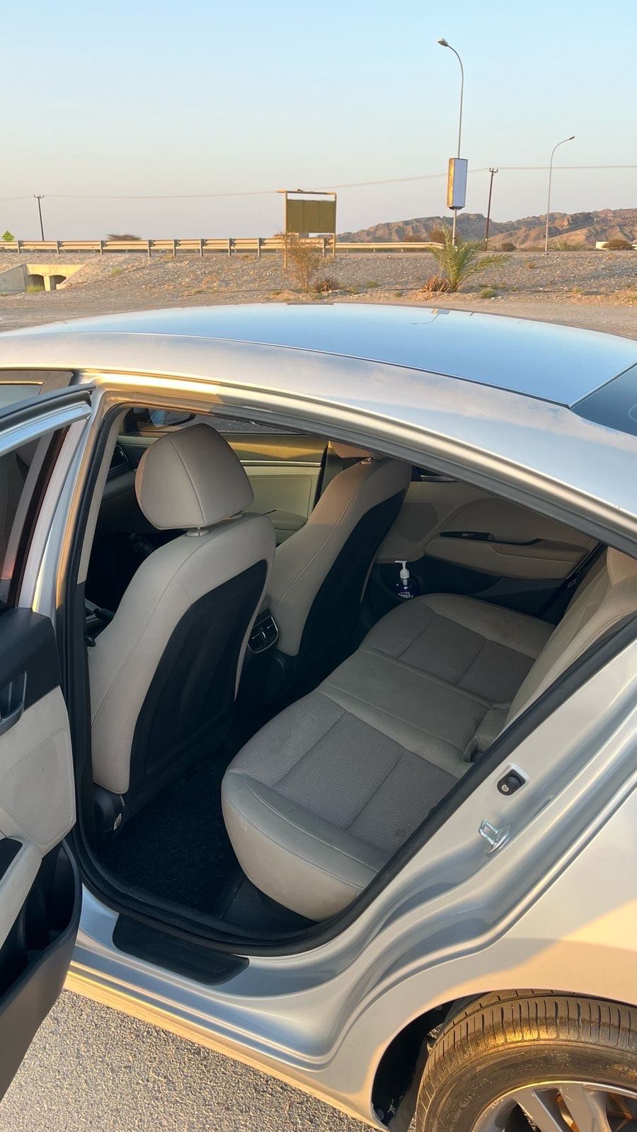 2018 HYUNDAI ELANTRA SEL - Sooq Cars